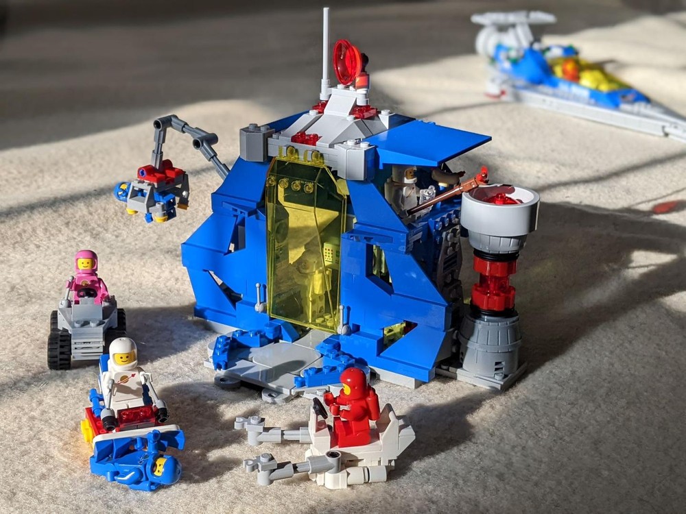 LEGO MOC Space Research Station (alternative, with Galaxy Transport ...