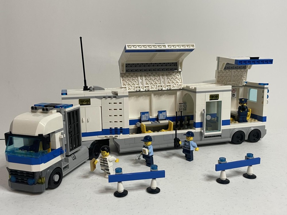 LEGO MOC Police Mobile Command Center by BrickProStudios | Rebrickable ... LEGO MOC Police Mobile Command Center by BrickProStudios | Rebrickable ...