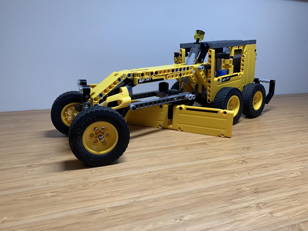 LEGO MOC Road grader by LegoLounge | Rebrickable - Build with LEGO