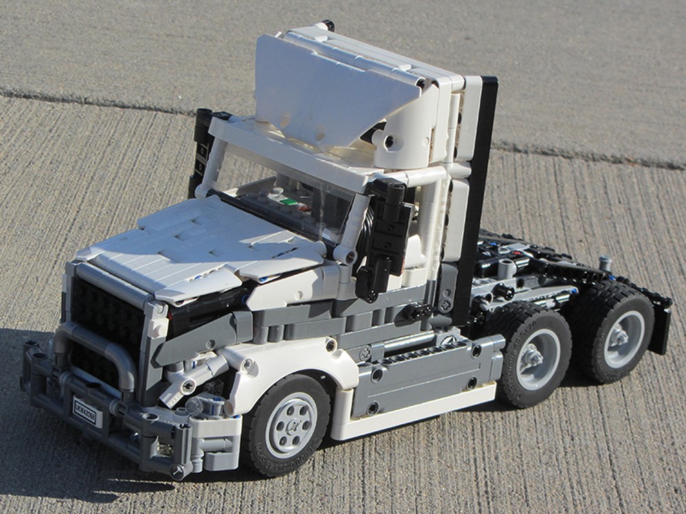LEGO MOC RC Volvo VNL 300 Semi Truck by verdigris | Rebrickable - Build ...