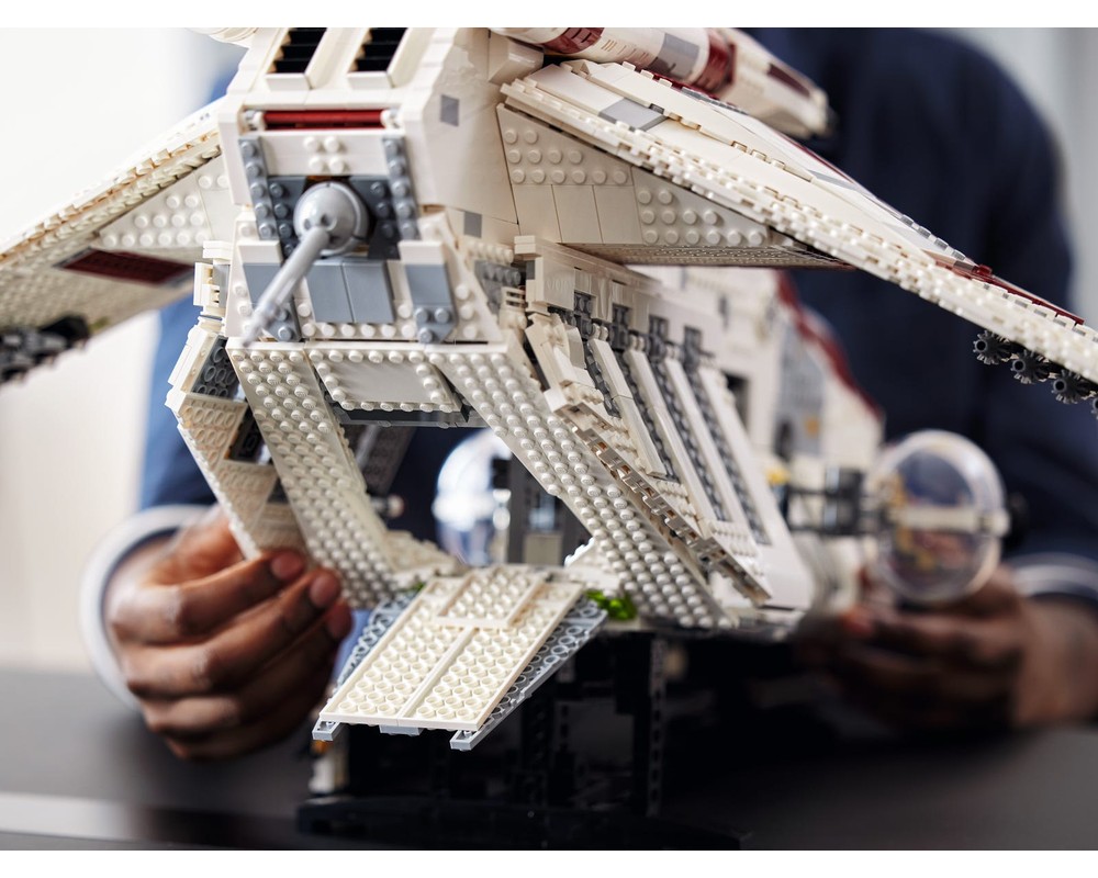 LEGO Set 75309-1 Republic Gunship (2021 Star Wars > Ultimate Collector ...